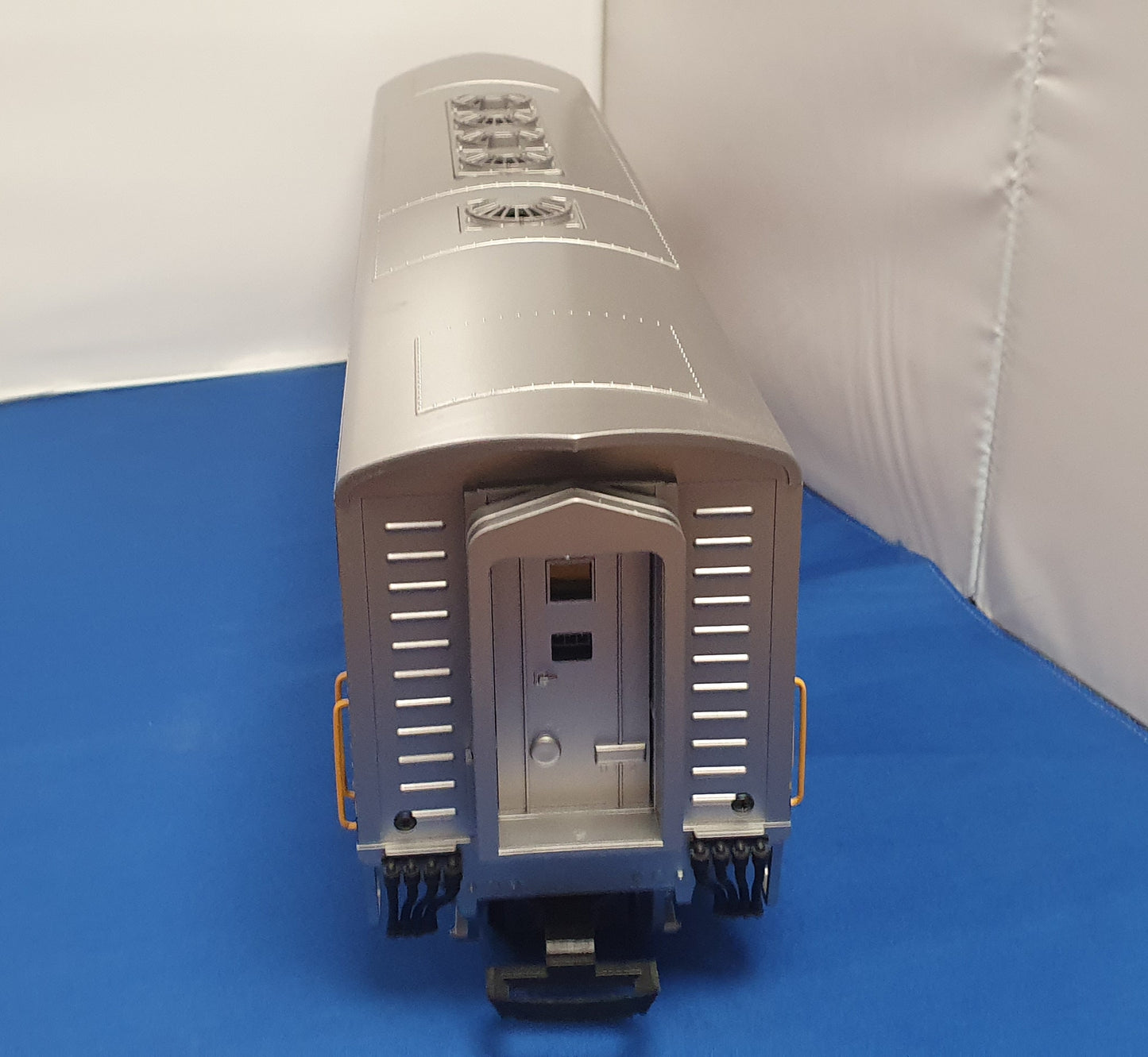 LGB Santa Fe F7B Diesel locomotive. 20587 – Tony Green Steam Models