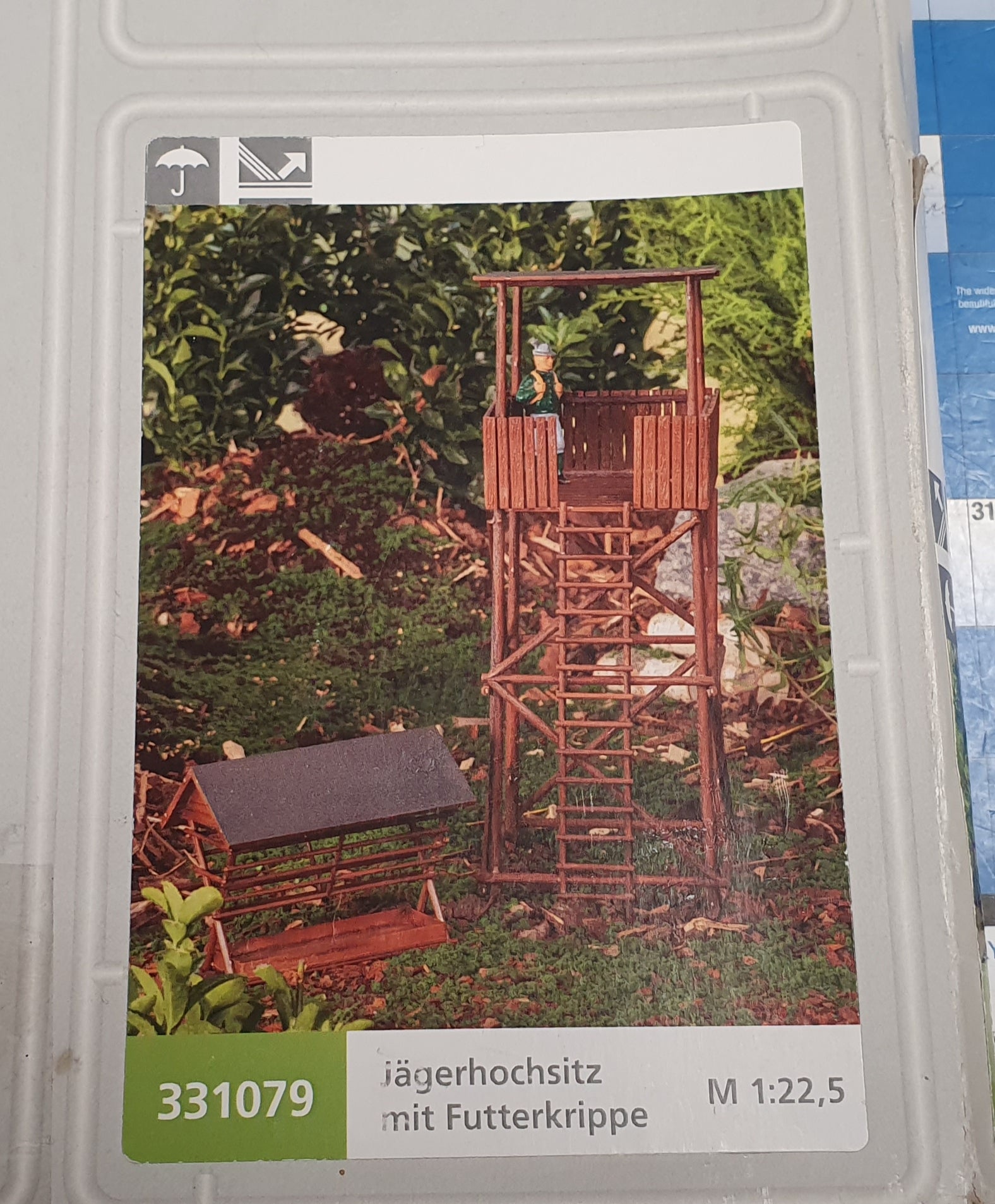 POLA Hunters raised hide with manger. 331079 – Tony Green Steam Models