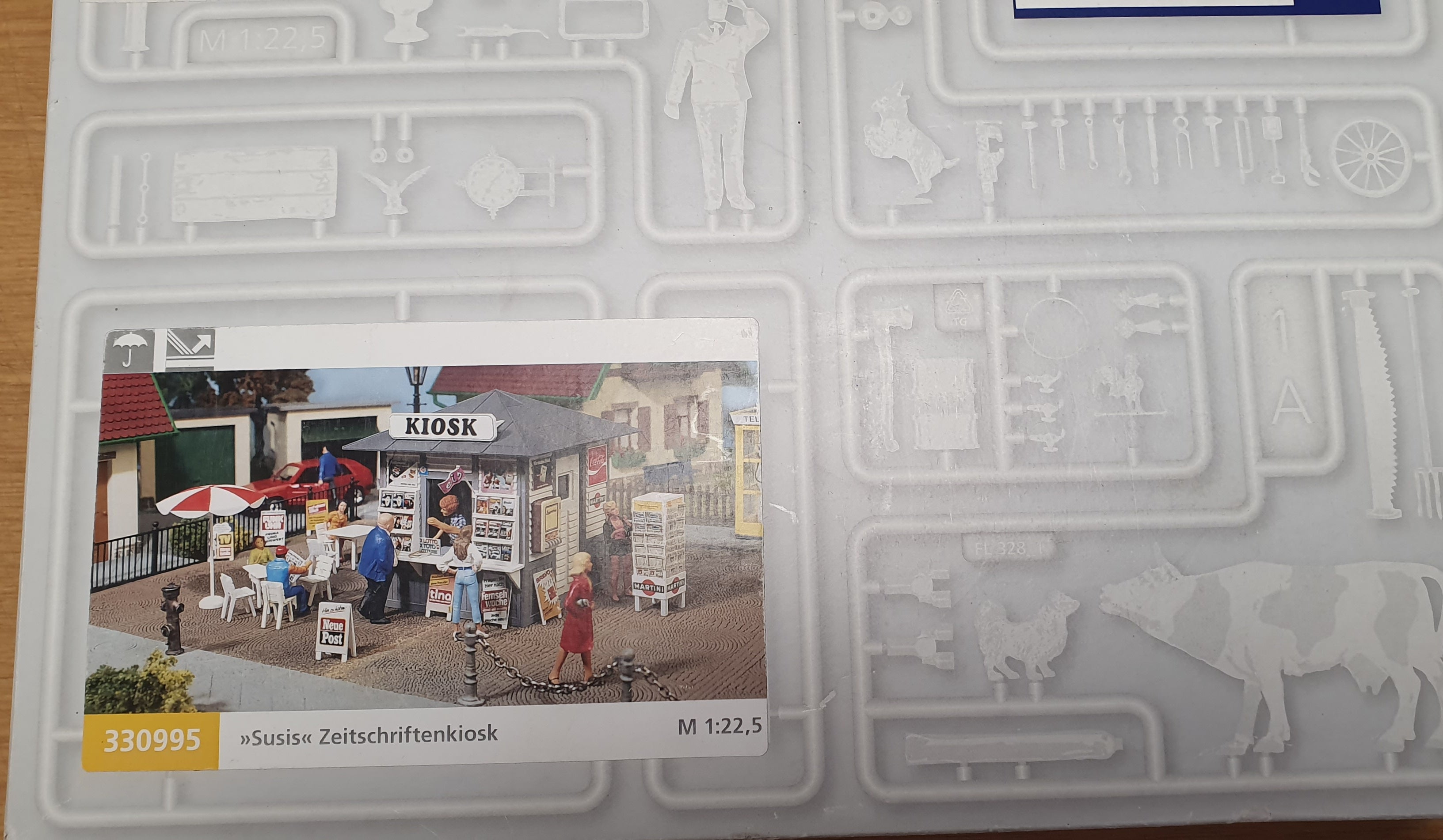 Pola susi Newsstand. 330995 – Tony Green Steam Models