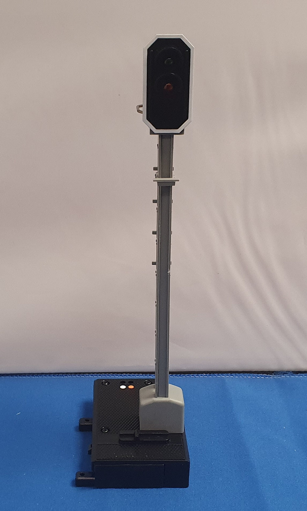 LGB G Scale RhB colour light signal. L51950 – Tony Green Steam Models